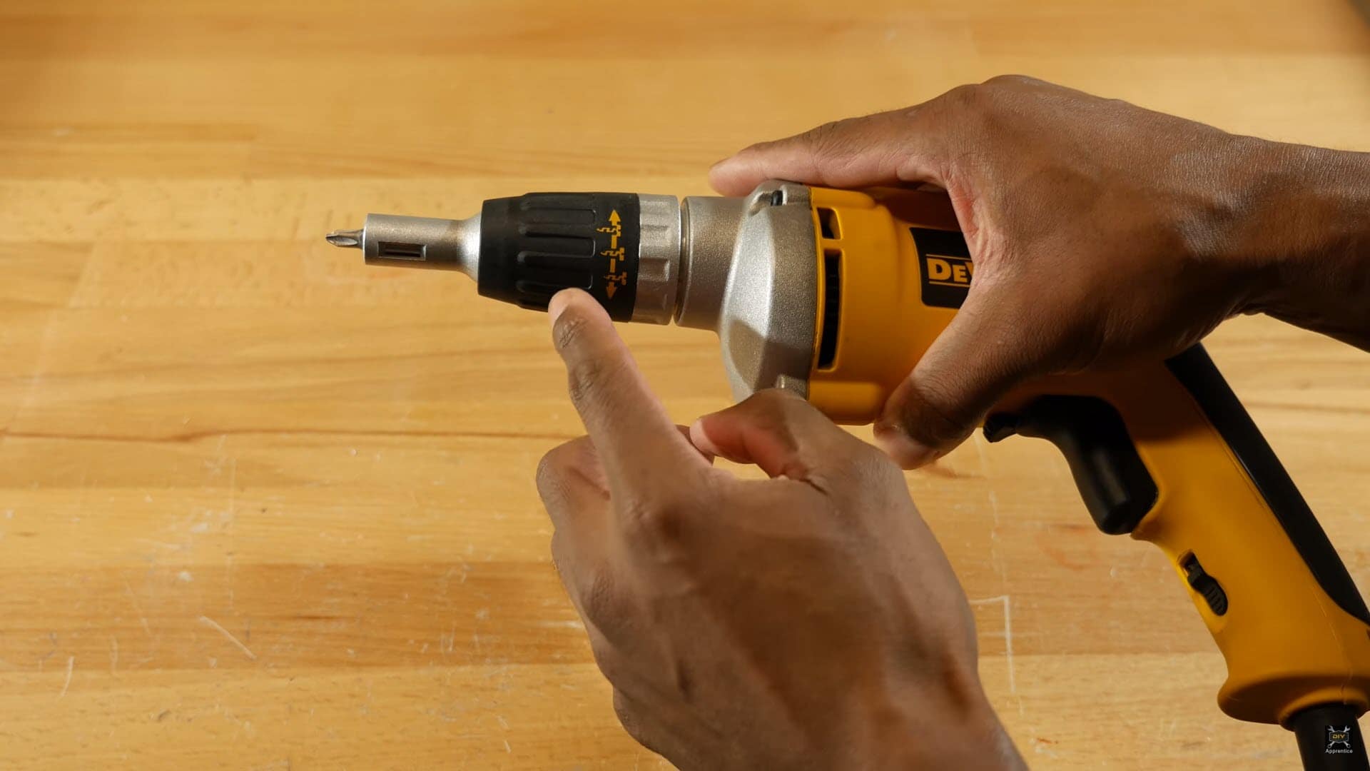 DeWalt DW272 VSR Drywall Screwdriver Review: Easy Screw Installation ...